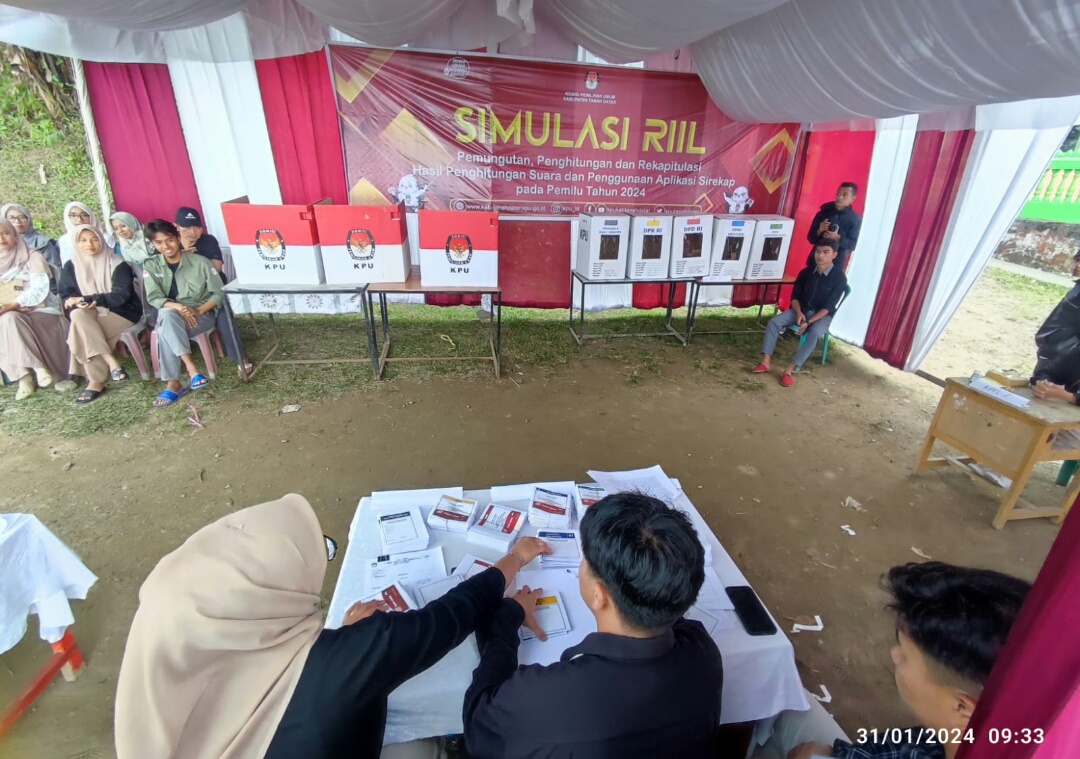 KPU Tanah Datar Simulasi Pemilu 2024 di Lokasi TPS Erupsi Marapi - Iwo ...
